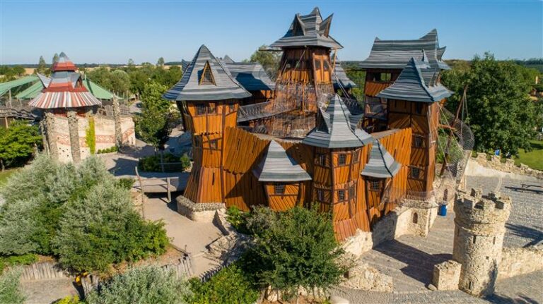 Zábavný park Mirakulum - Acrislines-Školní autobus